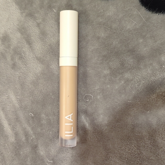 ILIA | Makeup | Ilia True Skin Serum Concealer Suma | Poshmark